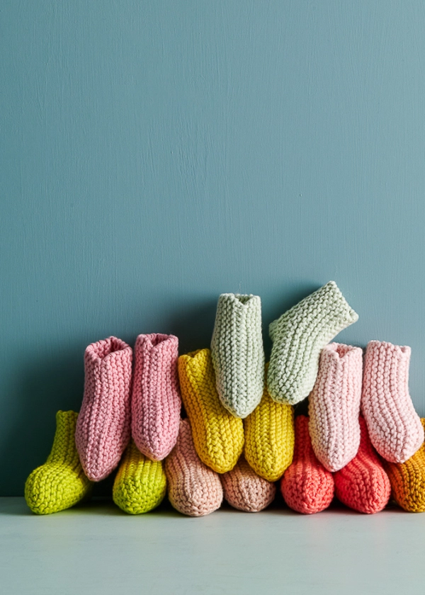 Happy Feet Booties: Free Baby Bootie Knitting Pattern